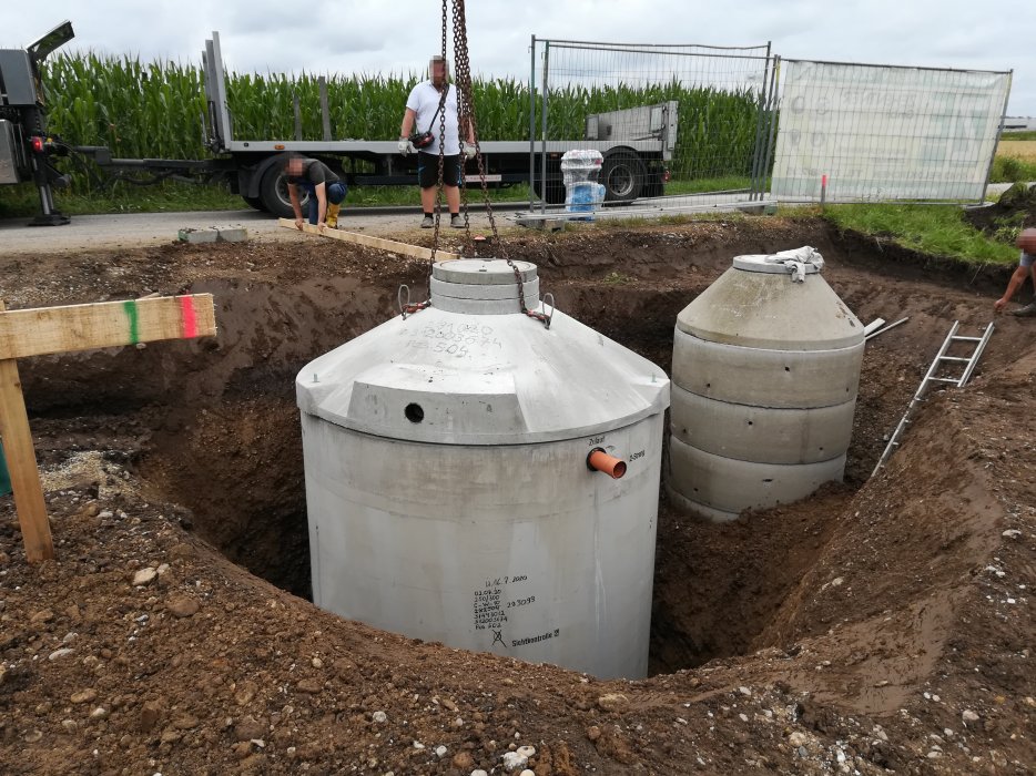 Regenwasseranlage aus Beton für die Gartenbewässerung- Einfamilienhaus ...